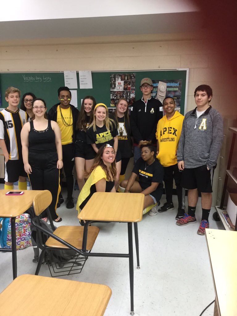 Peak Week Day 5: Black and Gold | Peak Student Media